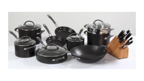 8 Essential Pans Every Kitchen Should Have - Messy Chef Diary